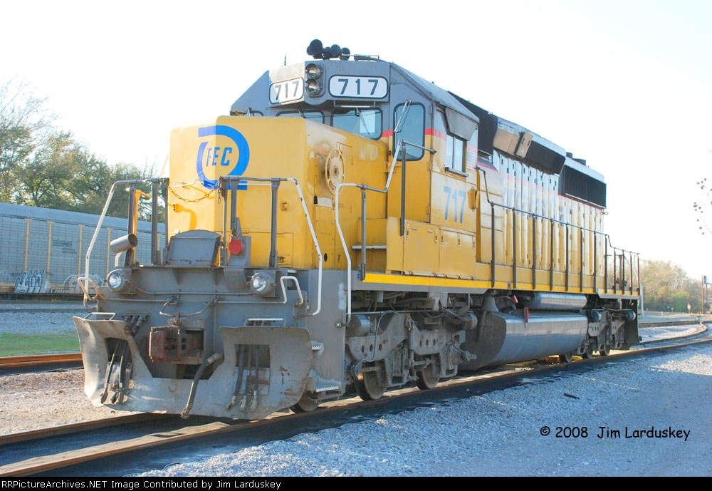 FEC 717 Waits on 4-Drill on the way to the AGR